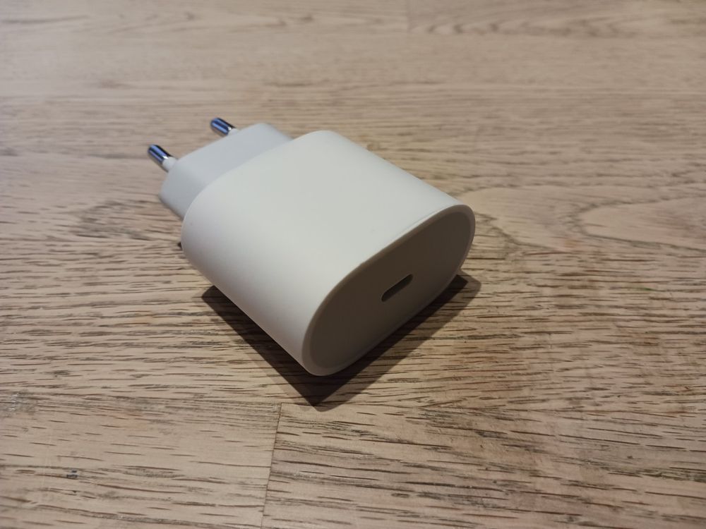 Apple USB-C Power Adapter 20 W (Neu (gemäss Beschreibung)) in Roggwil TG für CHF 5 – mit ...
