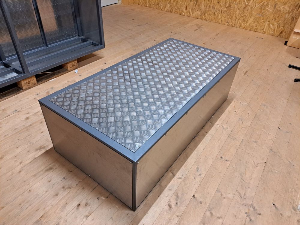 Podest aus Metall | Kaufen auf Ricardo