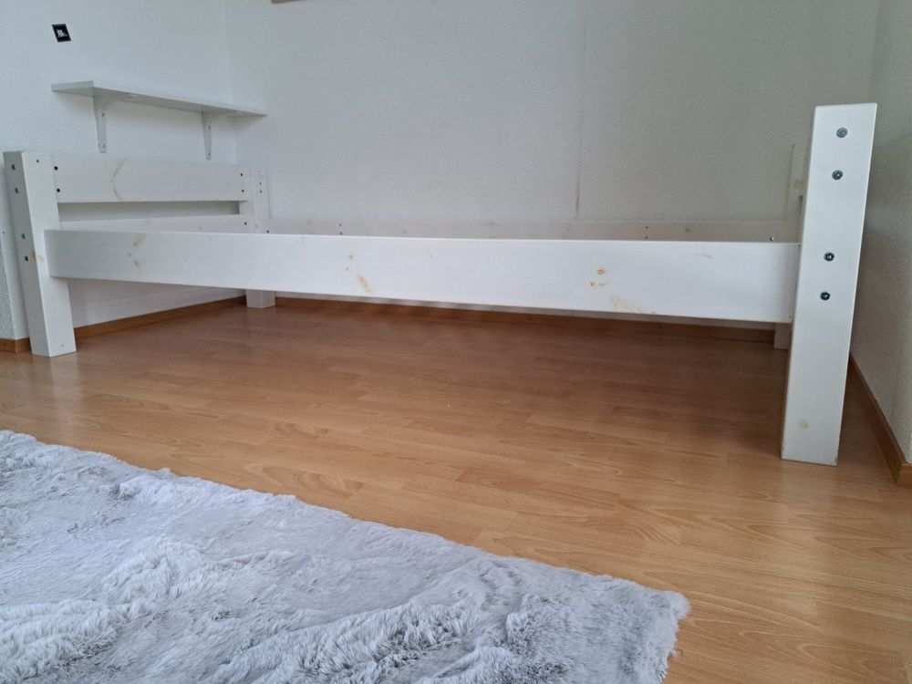 Bett 90x200 weiss (Gestell plus Rost fix) | Kaufen auf Ricardo
