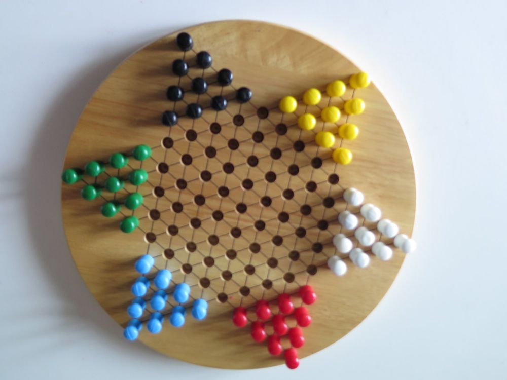 Halma Spiel für 2-6 Personen auf schönem Holzbrett (Gebraucht) in ...