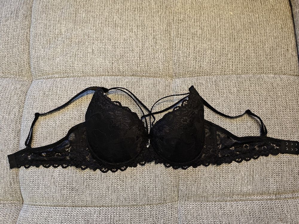 Black Lace Bra, Size 85C, Strappy (Neu (gemäss Beschreibung)) in Zürich für CHF 9 – mit ...