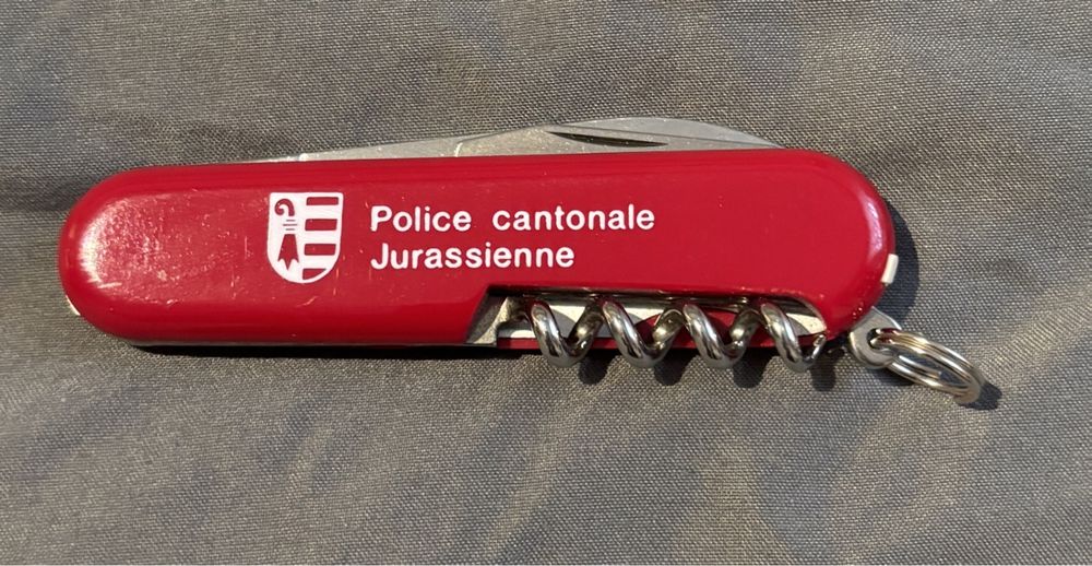 Rare Wenger police Jura (Neu (gemäss Beschreibung)) in für CHF 25 – mit ...