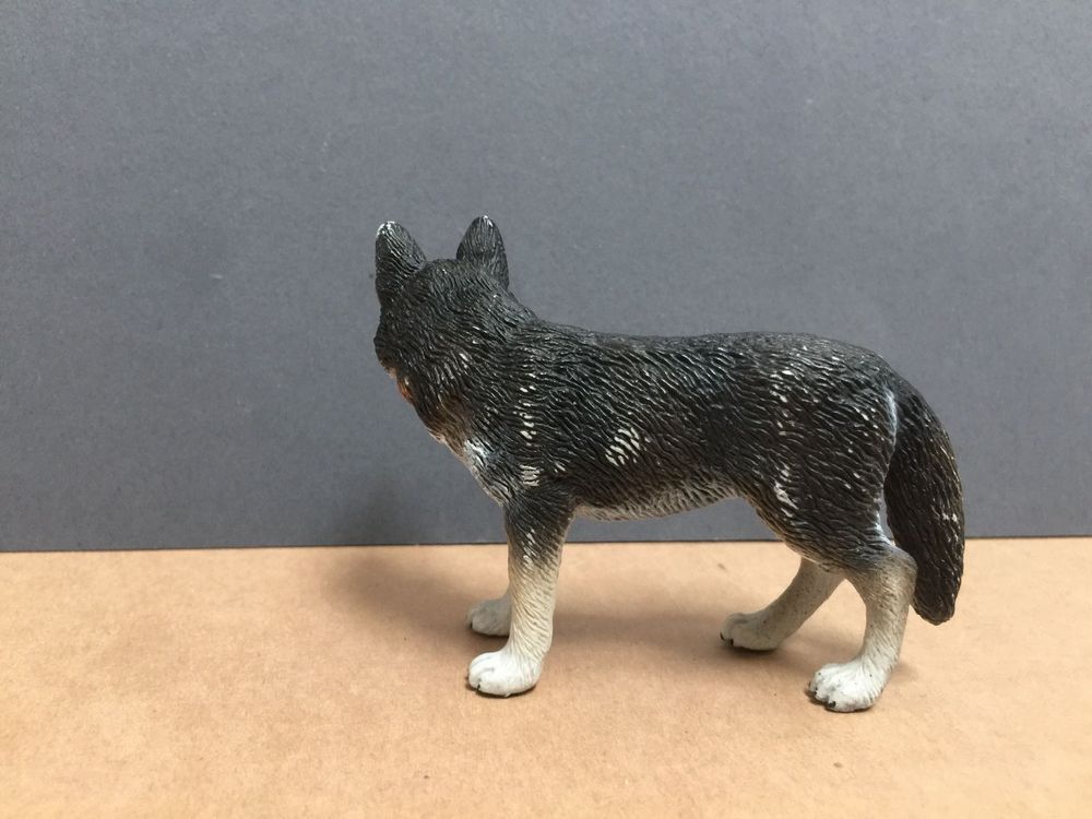 Schleich Wolf und Welpe Tiere Wölfe (Gebraucht) in für CHF 15 – mit ...