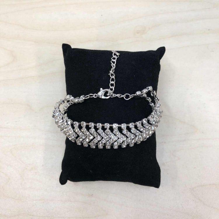 Armkette Strasssteine edel Silber (Neu und originalverpackt) in Ebikon für CHF 3 – mit Lieferung ...