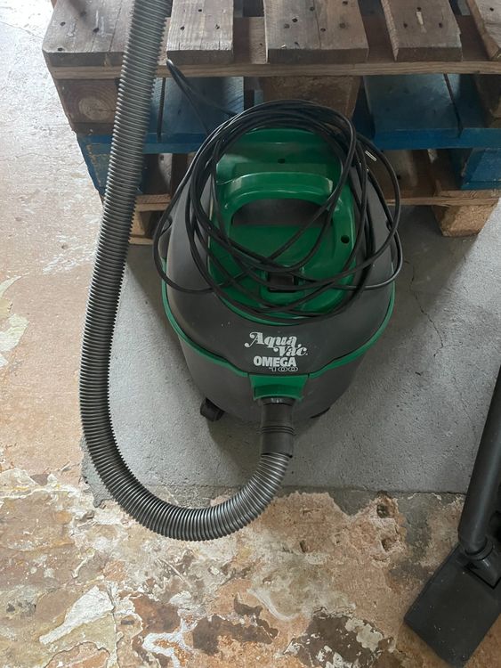 Dampfgerät Novamatic und Staubsauger Aqua Vac Omega 100 (Gebraucht) in ...