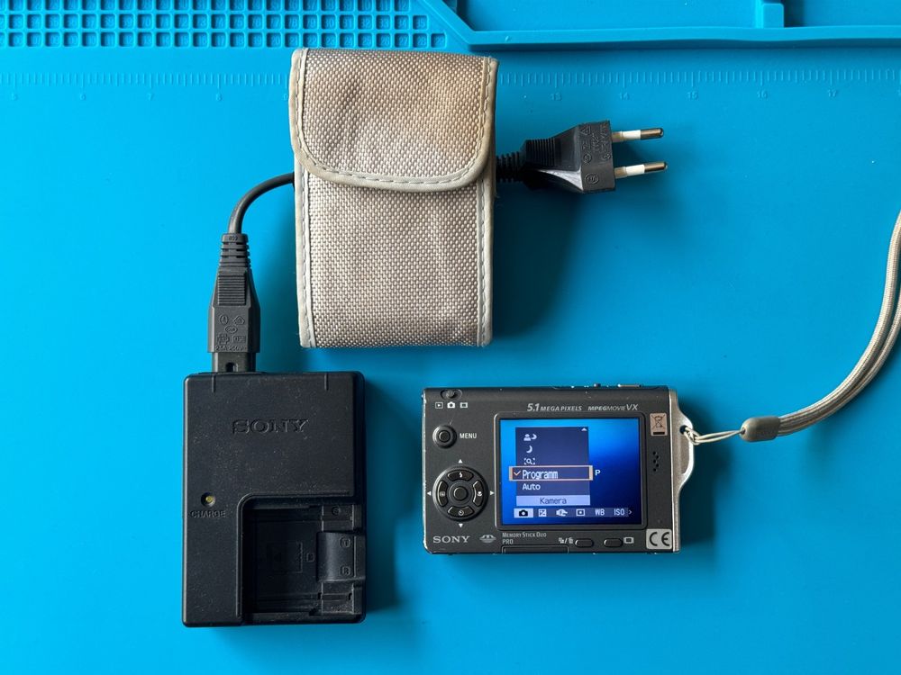 Sony Cybershot T7 - 5.1MP CCD - Ultraschlank inkl. Ladegerät (Gebraucht ...