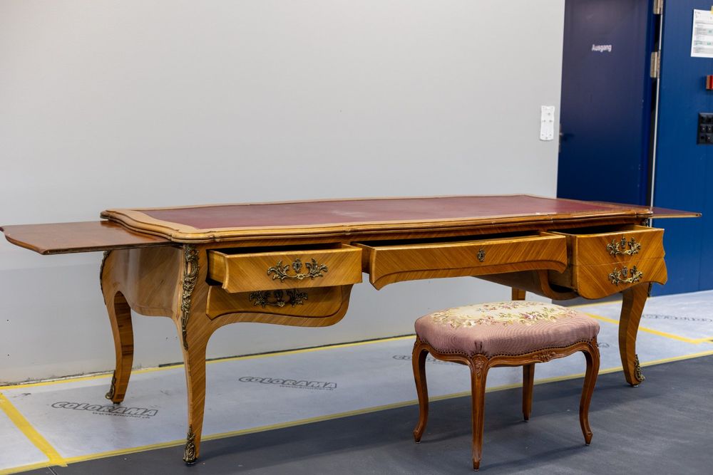 Elegantes Antike Mobel Gebraucht Bild