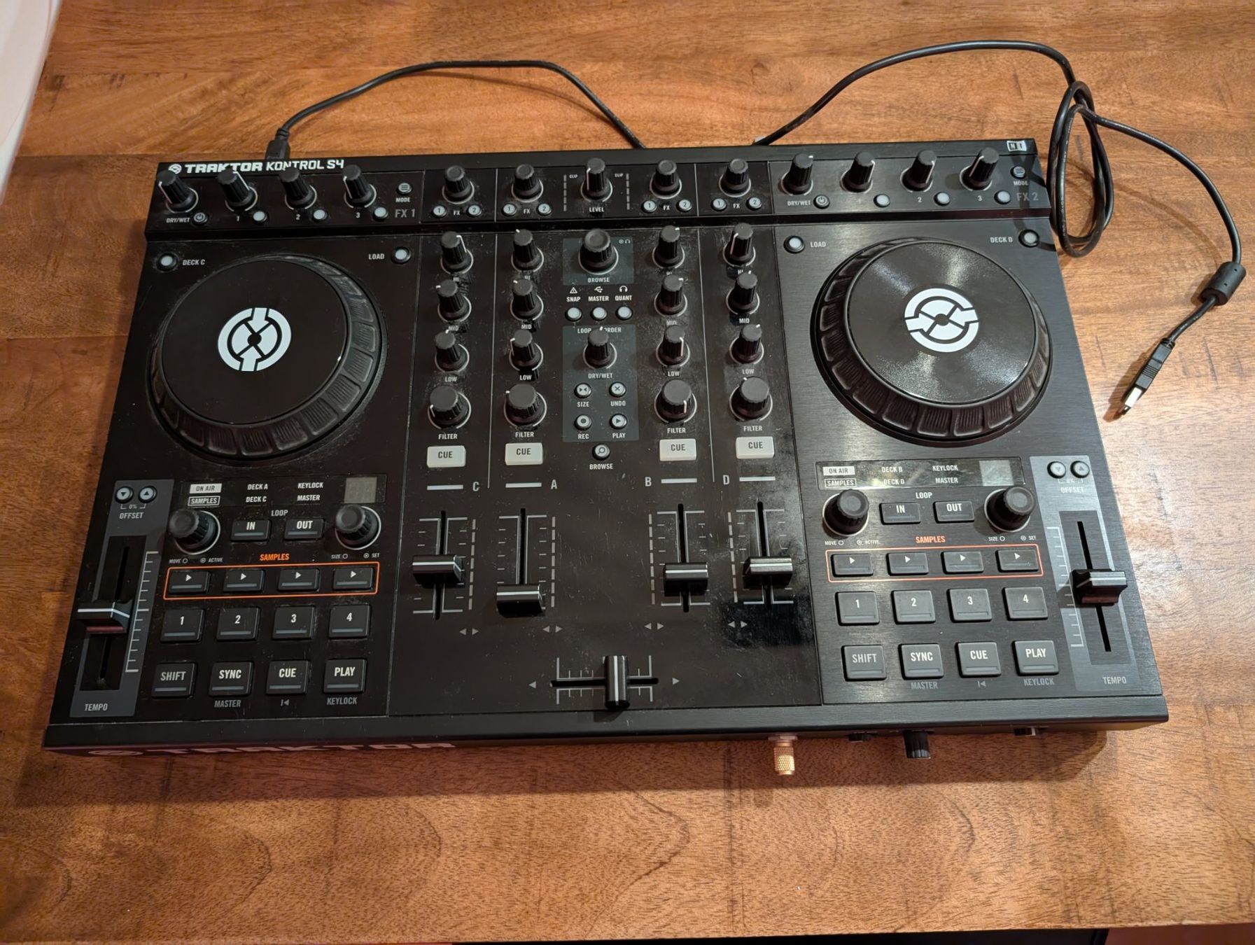 Native Instruments Traktor Kontrol S4 MK1 - DJ Controller (Gebraucht ...