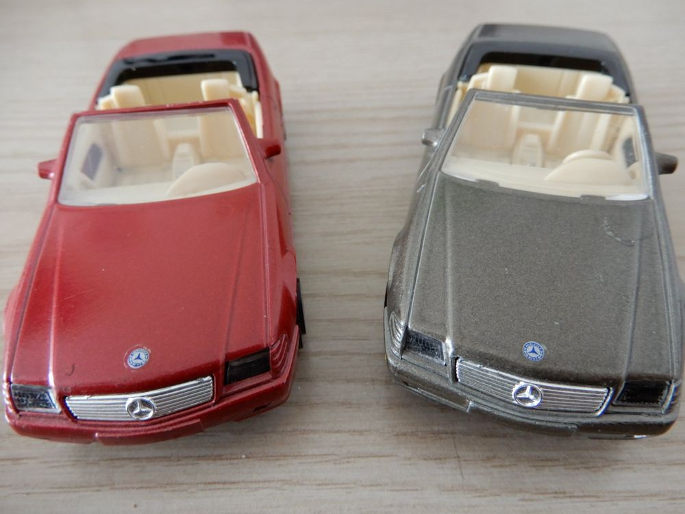 Zwei Spielzeugautos Mercedes SL rot/grau, Burago, 1:43 (Gebraucht) in ...