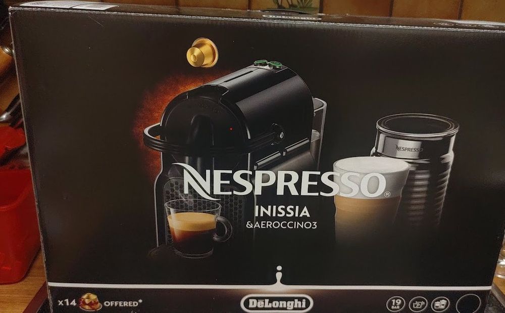 Nespresso Inissia schwarz, mit Milchschäumer Aeroccino 3 (Gebraucht) in Hittnau für CHF 49 – mit ...