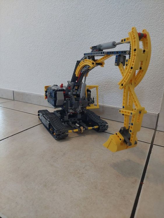 Lego Technic Bagger 42055 Eigenbau (Gebraucht) in Flumserberg Portel für CHF 60 – nur Abholung ...