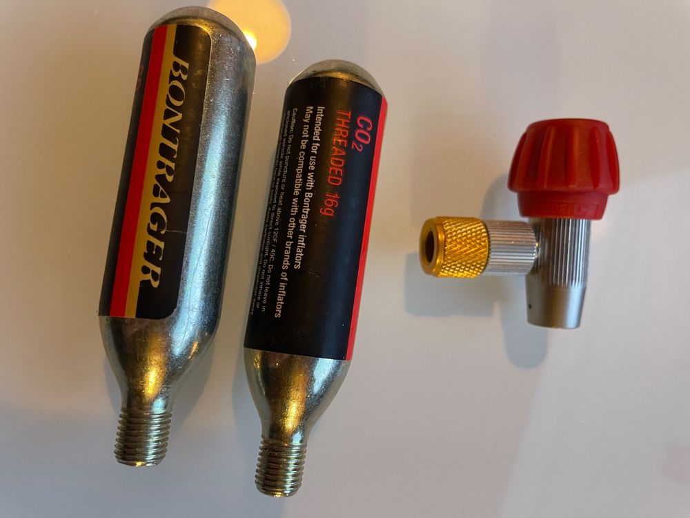 Bontrager co2 mini-pump velo airpush mit 2x patronen (Gebraucht) in ...