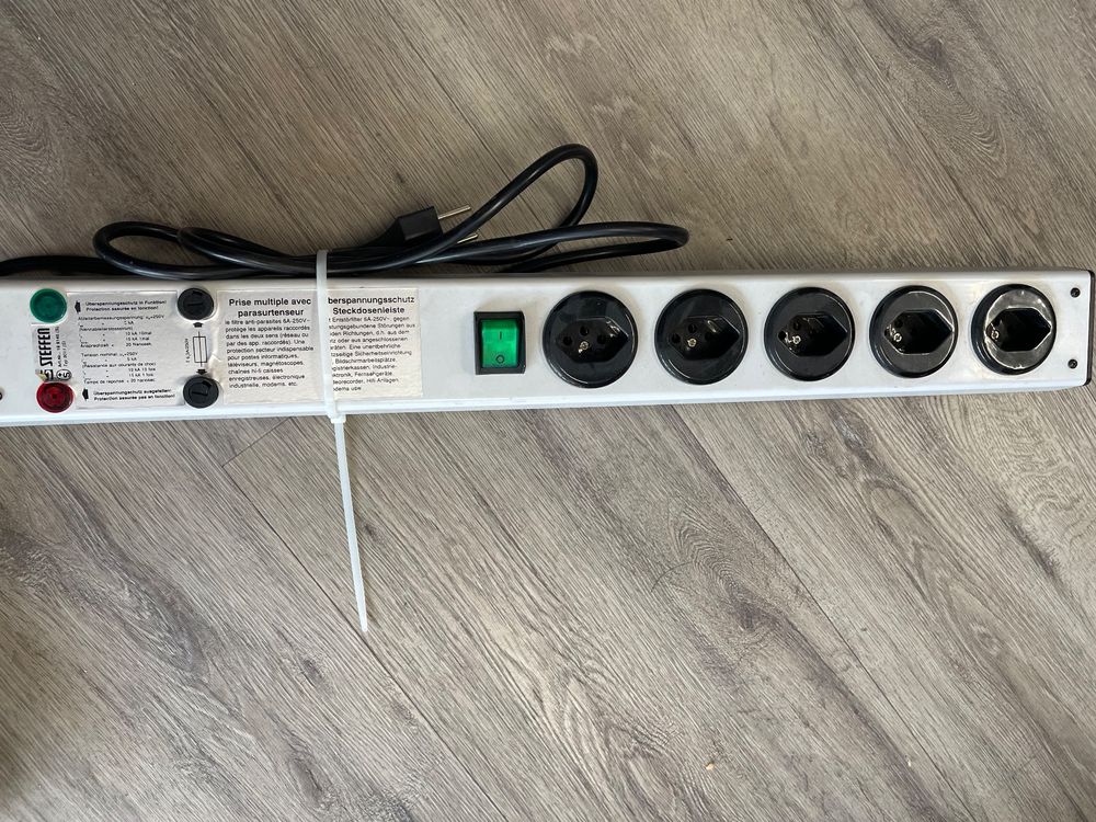 Steckdosenleiste mit Überspannungsschutz | Kaufen auf Ricardo
