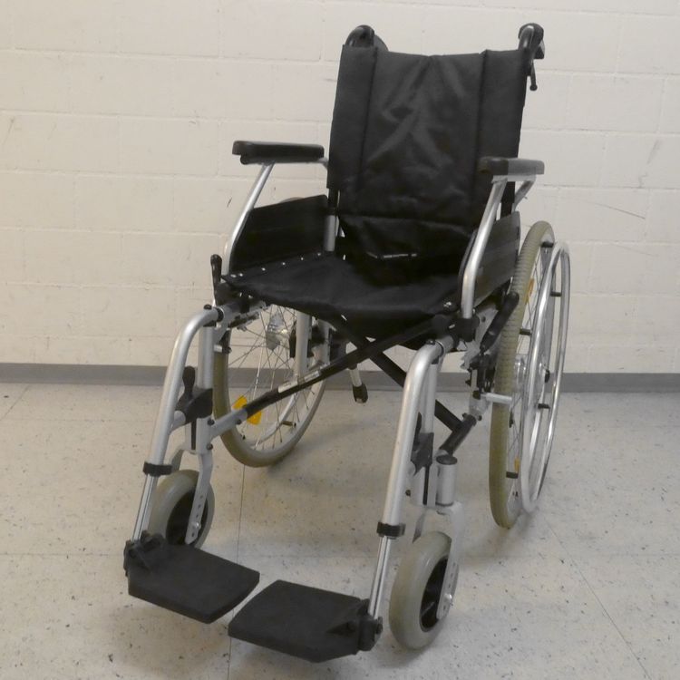 Rollstuhl Uniroll, SB 39 cm, nur CHF 199 (Gebraucht) in Lengnau für CHF 199 – mit Lieferung auf ...