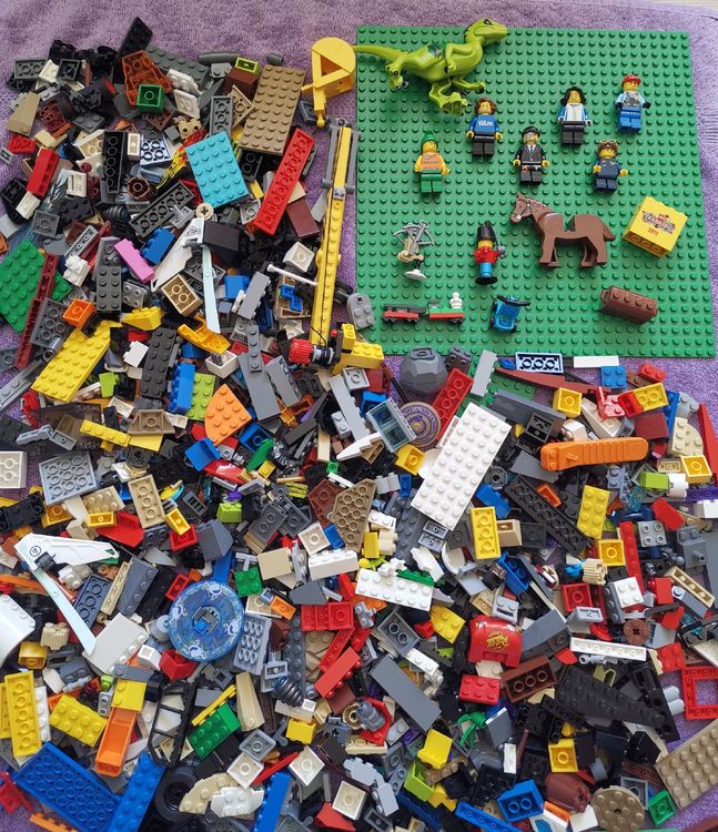 Lego Mix ca. 1,2 Kilo mit Platte, Figuren usw. | Kaufen auf Ricardo