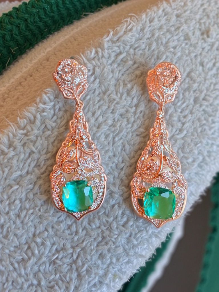 Boucles d’oreilles Éclat Émeraude (Neuf avec emballage d'origine) à St ...