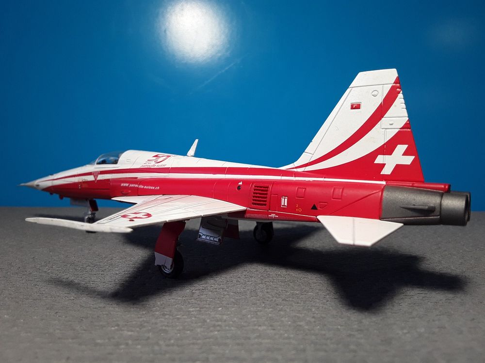 Rarität __ Northrop F-5E Tiger II Patrouille Suisse _ 1:72 (Gebraucht) in Uerikon für CHF 79 ...