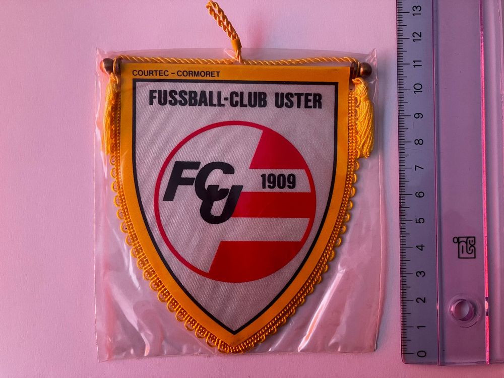 Vintage Fanion/Wimpel FC USTER 1909 (Neu und originalverpackt) in Gland für CHF 5 – mit ...