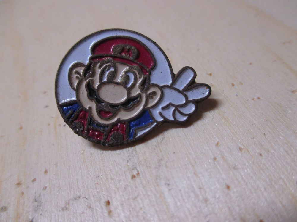 Nintendo Super Mario Pin RAR (Neu (gemäss Beschreibung)) in Felsberg ...