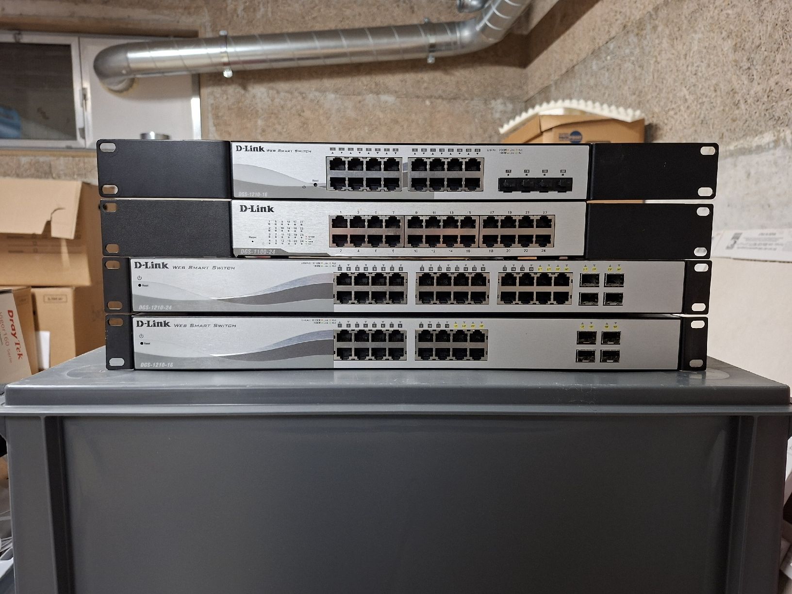 4 Stück D-Link Web Smart Switch - Verschiedene Modelle (Gebraucht) in ...