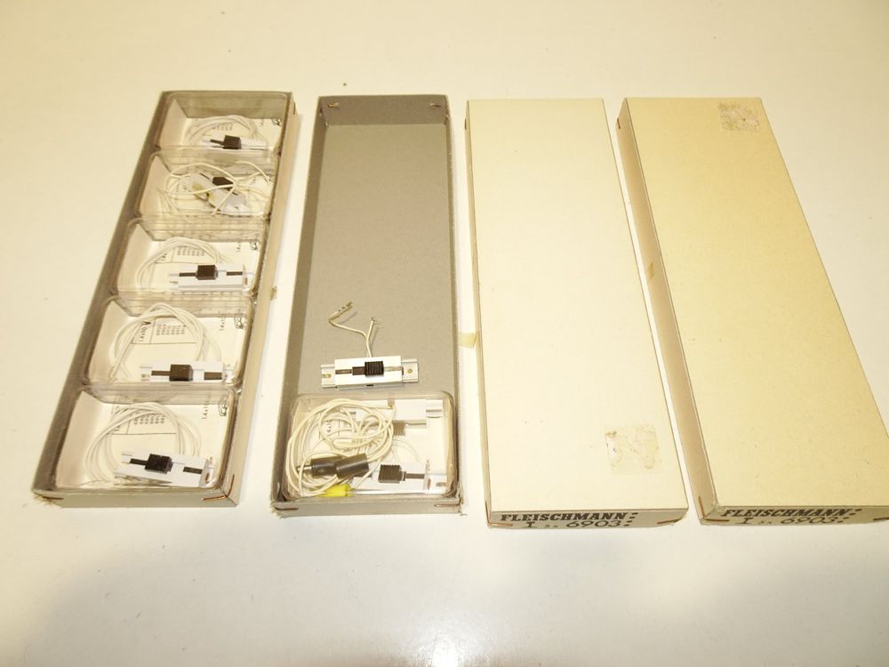 8 Fleischmann Stell und Schaltpult Stellwerk 6903 (Neu (gemäss ...