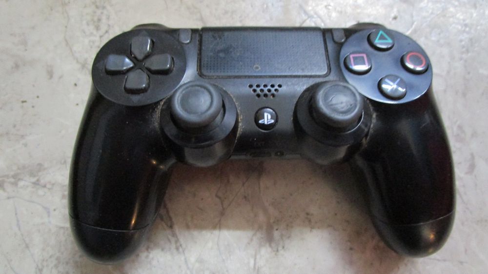 manette ps4 (Défectueux) à pour CHF 11 – avec livraison | Acheter sur ...