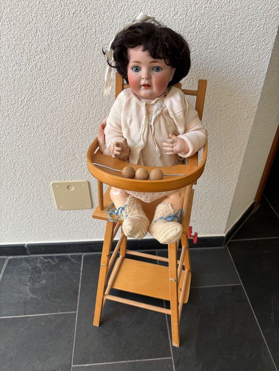 Puppenstuhl aus Holz und Puppe! (Gebraucht) in Balsthal für CHF 130 – mit Lieferung auf Ricardo ...