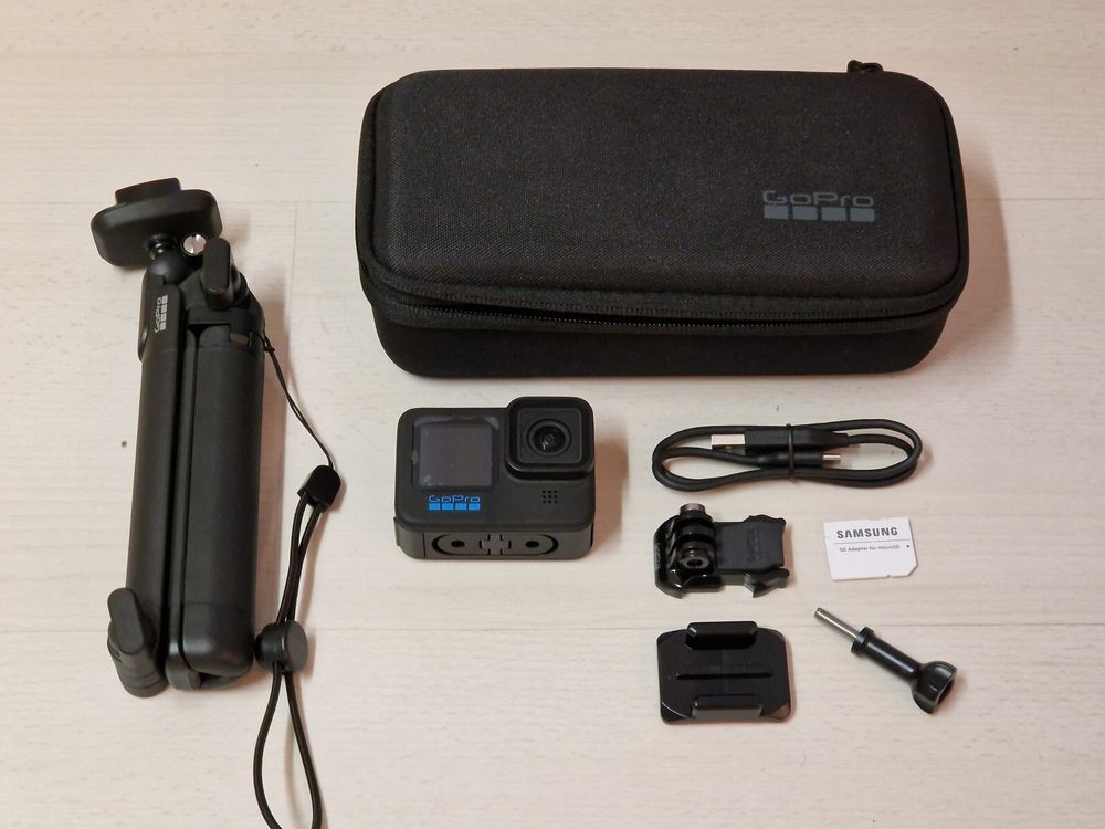 GoPro Hero10 Black - inkl. Case und 3-Way Selfie-Stick (Neu (gemäss ...