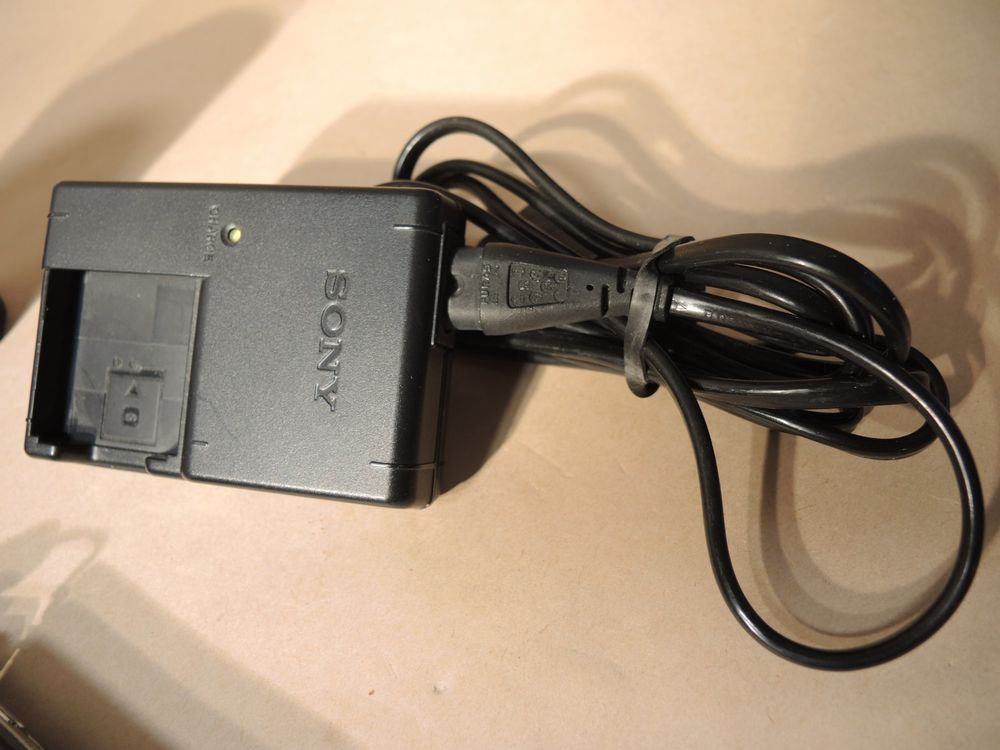 Sony Cyber-shot DSC-W80 Digitalkamera m Zubehör Etui 2 Akku (Gebraucht ...