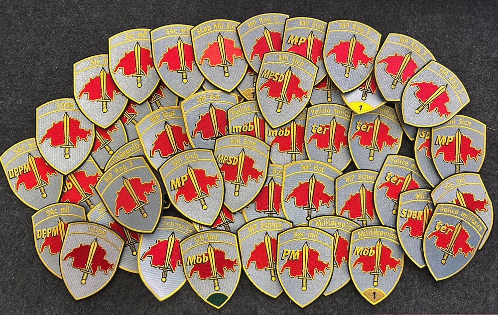 Konvolut mit 52 Badges CH Militärpolizei Police Militaire (Gebraucht ...