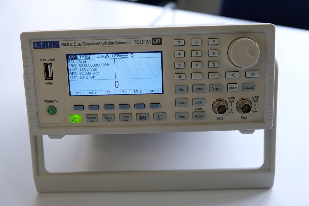 TG2512A - Function generator, arbitrary, 2x 25MHz, Aim-TTI | Kaufen auf Ricardo