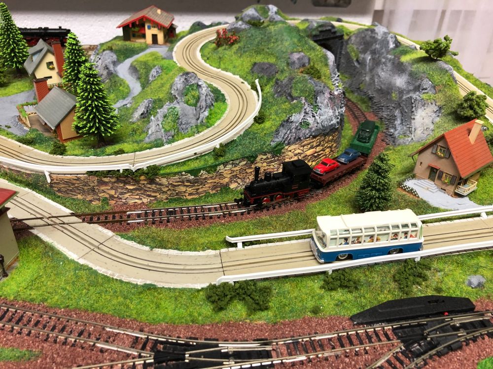 Einmalig: Faller N-Bus mit Minitrix Loks und Wagen (Defekt) in für CHF 450 – nur Abholung auf ...