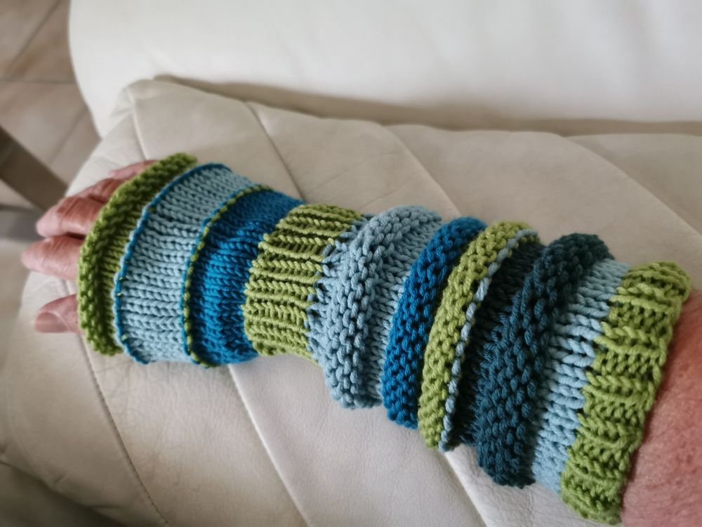 Pulswärmer handgestrickt 28 cm (Neu und originalverpackt) in ...