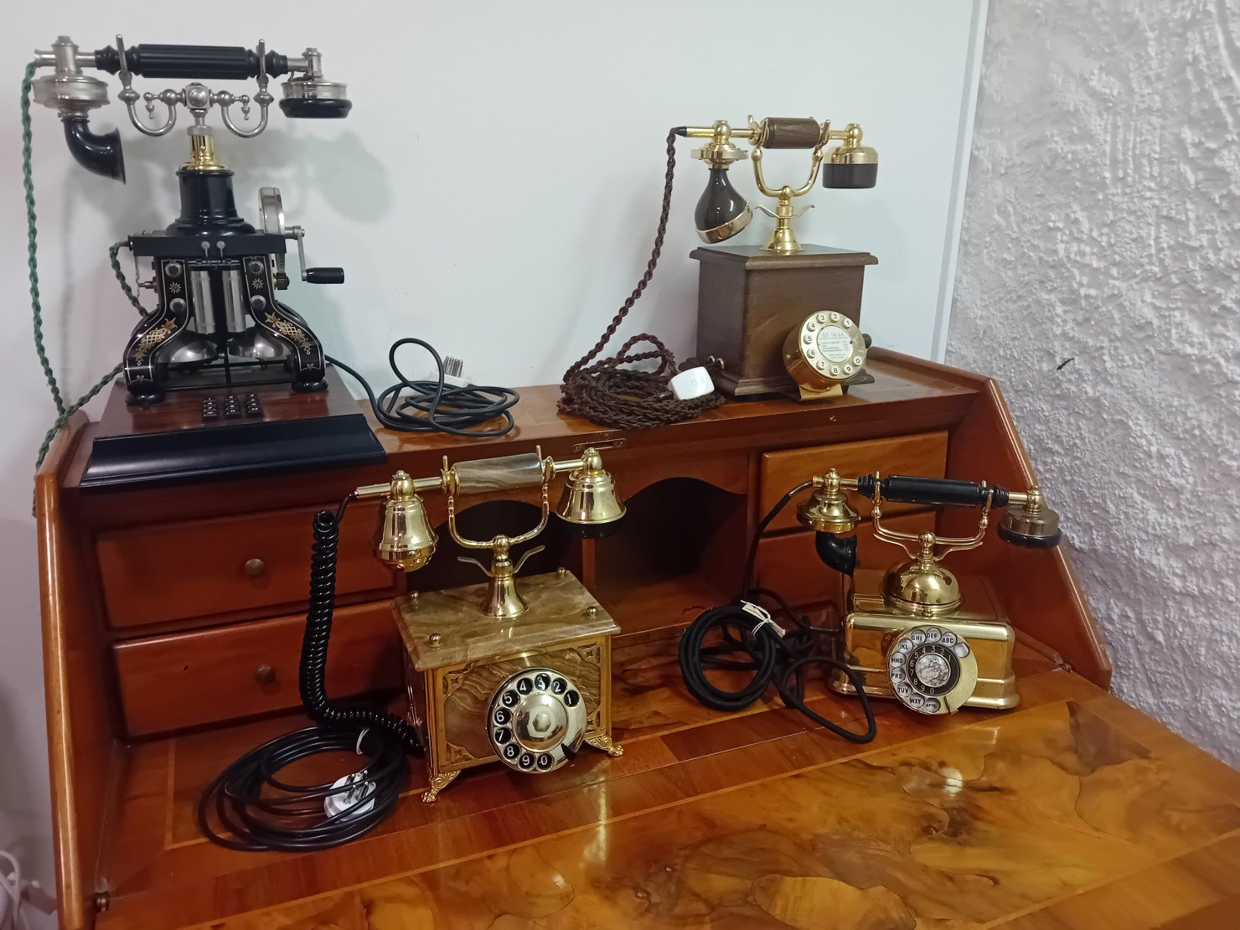 Antike 4 Telefone, Rarität, sehr guter Zustand, Sammlerstück (Gebraucht ...
