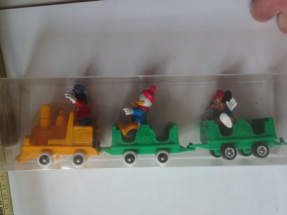 Zug mit Micky, Donald und Goofy von Bully Disney (Gebraucht) in Schönenwerd für CHF 20 – mit ...