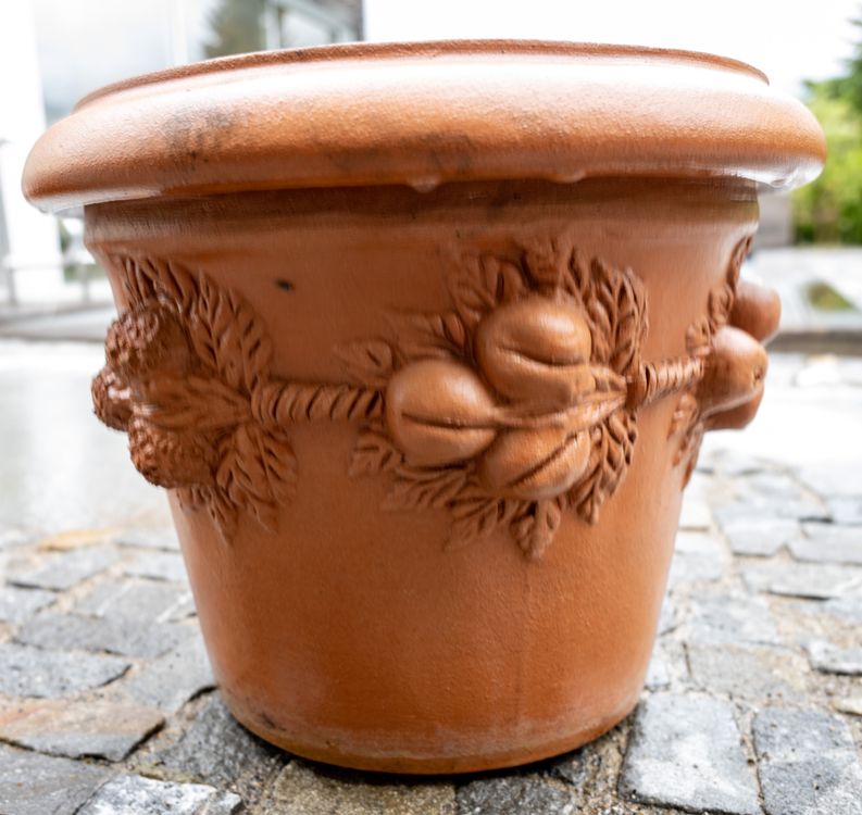 Terracotta Topf Broselt