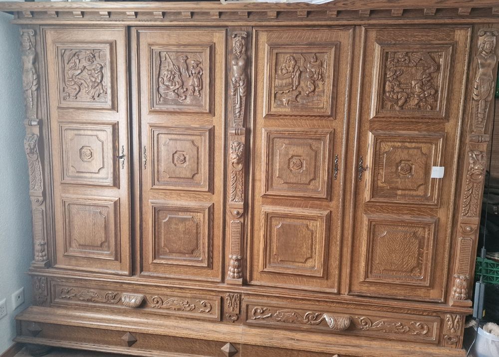 Antiker Holzschrank mit Schnitzereien Restauriert | Kaufen auf Ricardo