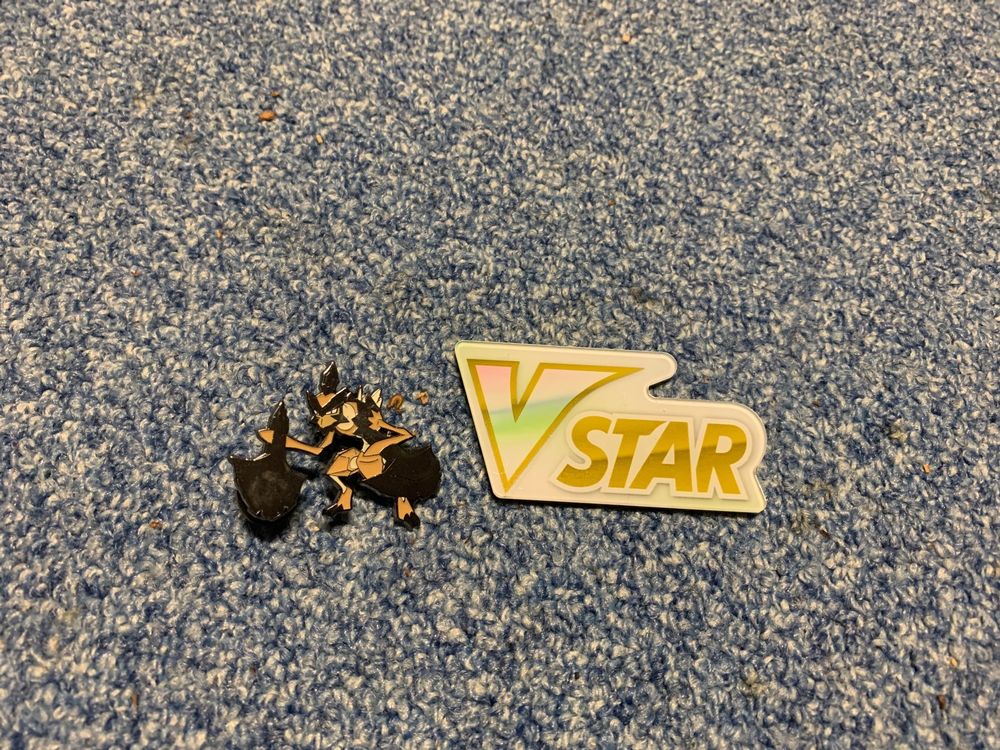 Pokeon Axantor V/ VStar/ Promo Karte/ Grosse Karte/ Pin (Gebraucht) in Niederwil AG für CHF 4 ...