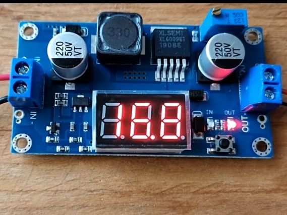 Step-up Boost converter Wandler XL6009 mit Spannungsanzeige (Neu und ...