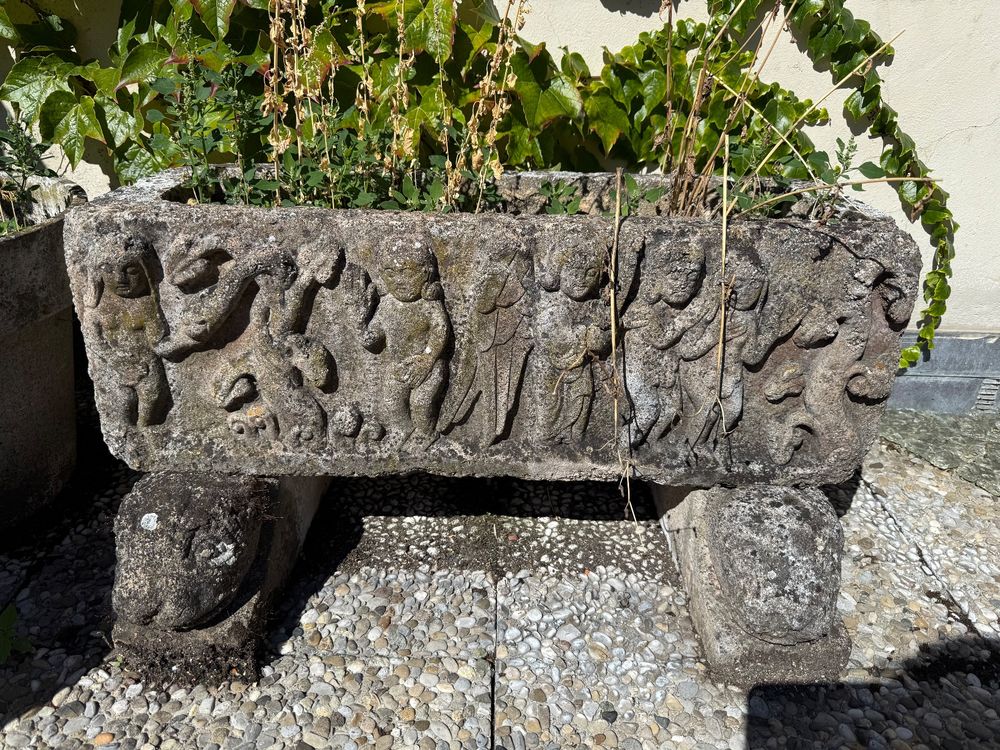 Ancienne jardinière en pierre sculptée (D'occasion) à Cornaux NE pour CHF 100 – retrait ...