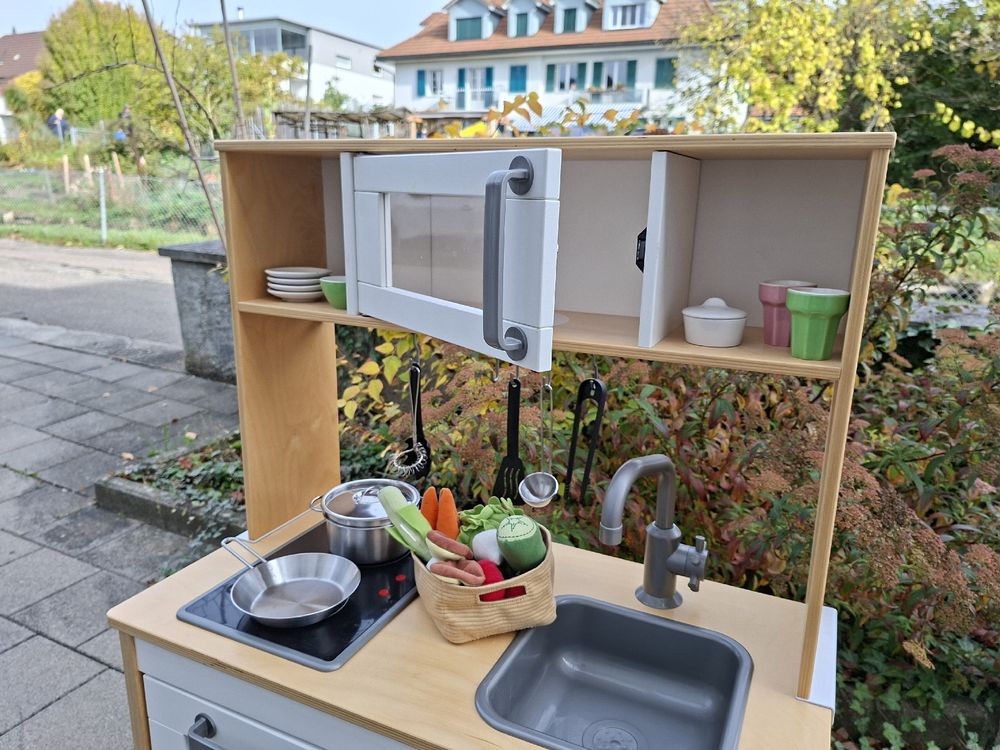 Gut erhaltene IKEA Kinderküche aus Holz mit Zubehör (Gebraucht) in ...