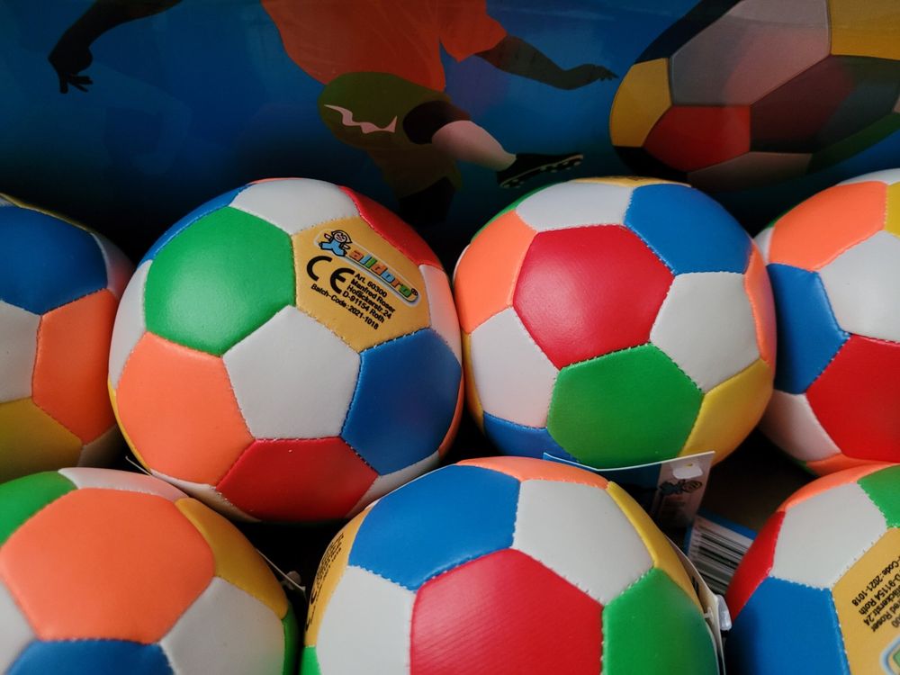 SOFTBALL- Mini FUSSBAL !! 10 Stk - NEU! (Neu und originalverpackt) in ...