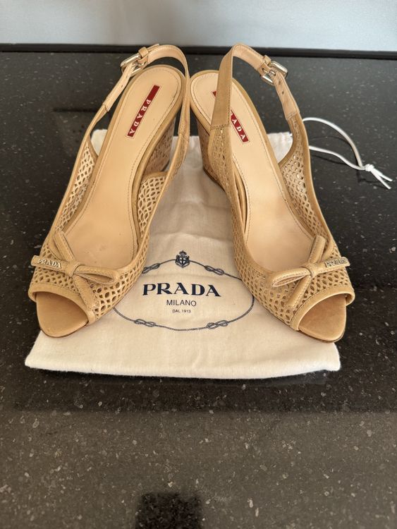 Prada Keilsandalen Gr. 39 Leder beige Sommer Schuhe Peeptoe | Kaufen auf Ricardo