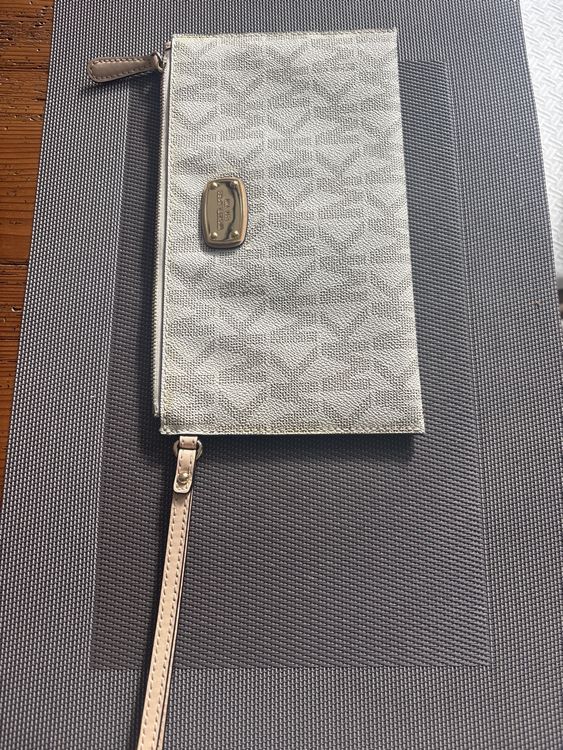 Michael Kors Clutch/Handtäschli weiss mit Logo Muster (Neu (gemäss ...