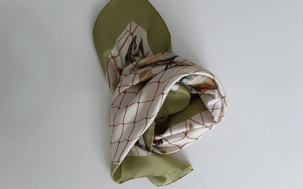 Foulard LR. PARIS, soie, neuf, 86x86cm | Kaufen auf Ricardo