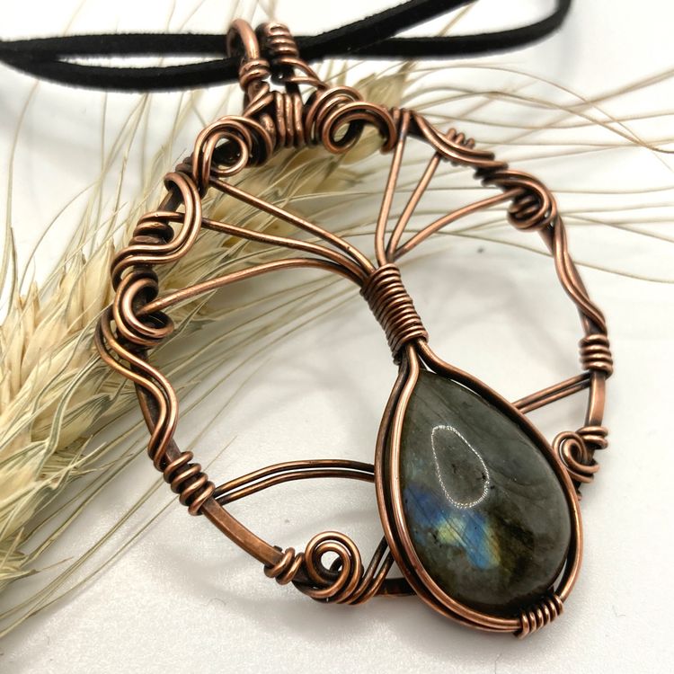 Handgefertigter Anhänger mit Labradorit-Kristall (Neu (gemäss Beschreibung)) in Solothurn für ...