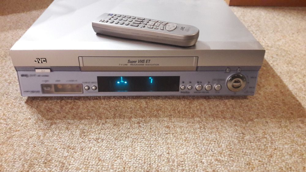 VHS Recorder, Jg. 2002 Stereo Video Recorder mit Kabel | Kaufen auf Ricardo