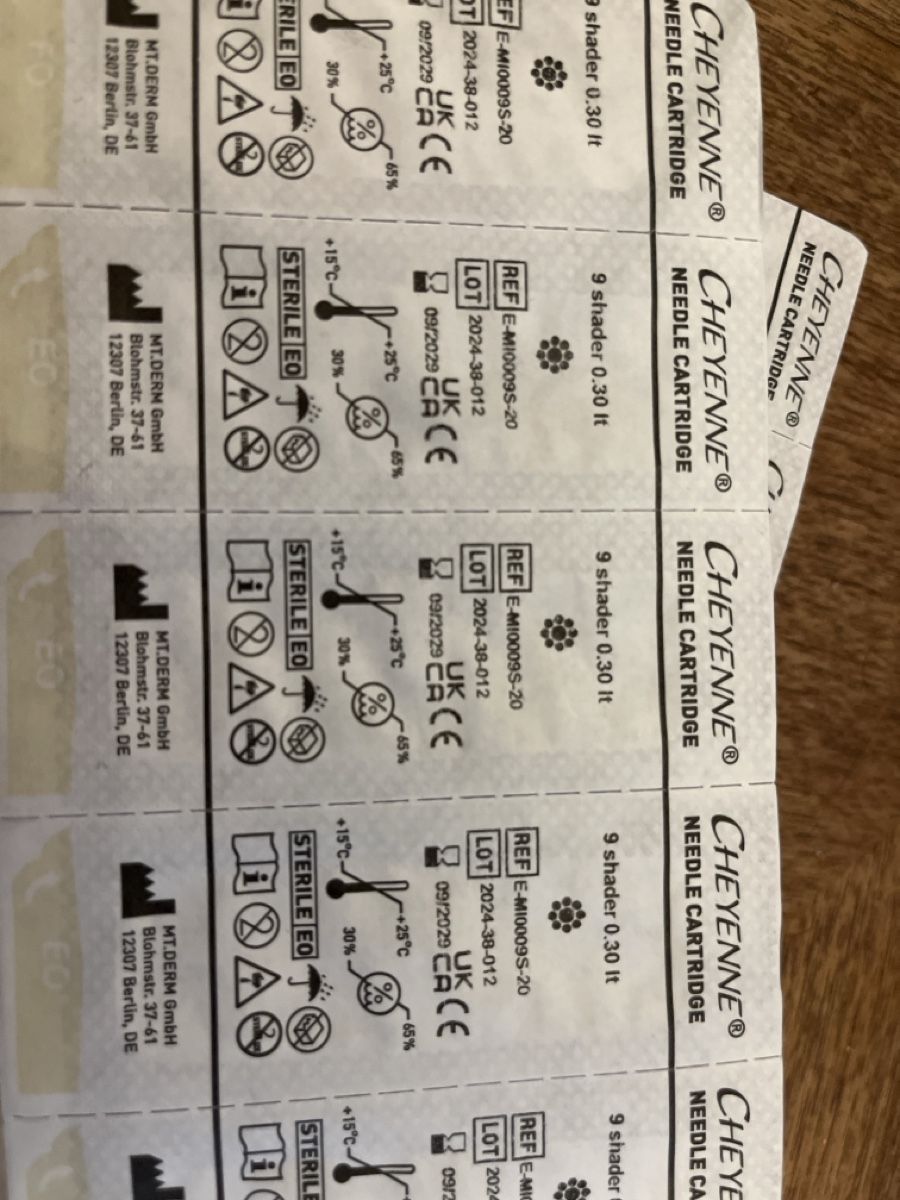 Cheyenne Tattoo Maschine, Netzteil, Nadeln, neue Tint, Stenc (Gebraucht ...