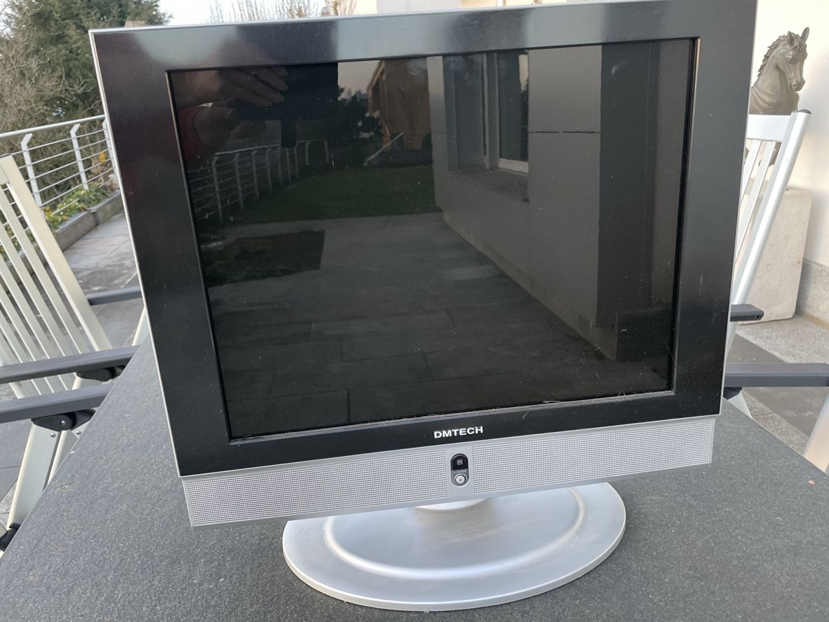 DMTECH TFT LCD-TV 20", DML-4120SX, DVD Combo - Top Gerät! (Gebraucht ...