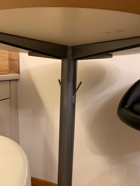 Bartisch mit 2 Barhocker höhenverstellbar | Kaufen auf Ricardo